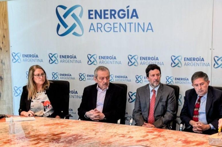 Enarsa esquivó la motosierra, mientras sus máximos responsables ganan ...